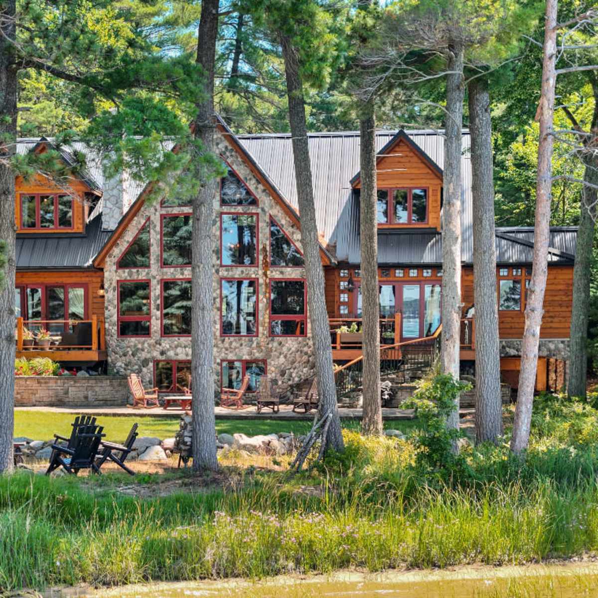 Northern Michigan 5,000 sf Gorgeous Lakefront Lodge on crystal blue ...