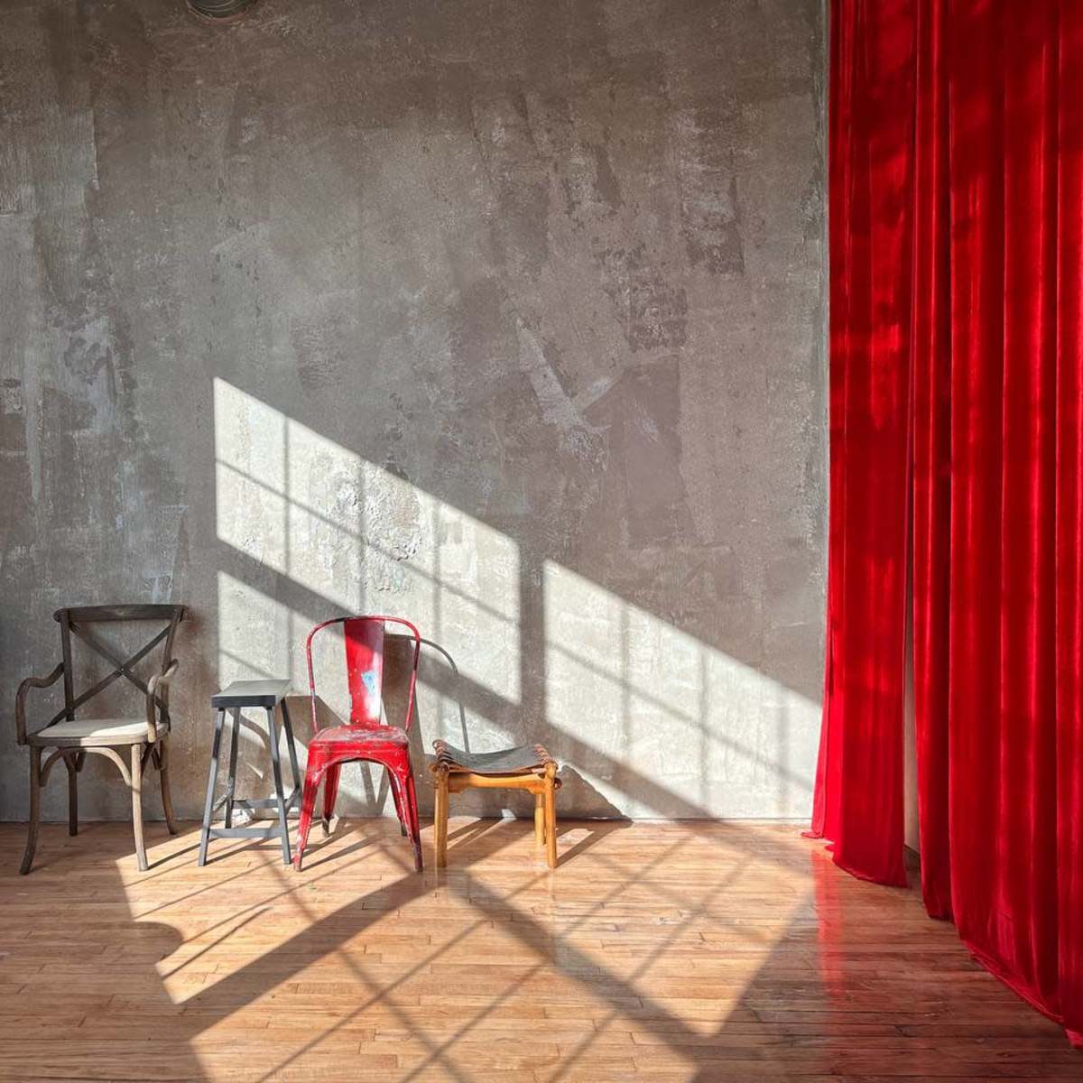 Sunny Photo Studio with Sand, Brooklyn, NY | Production | Peerspace