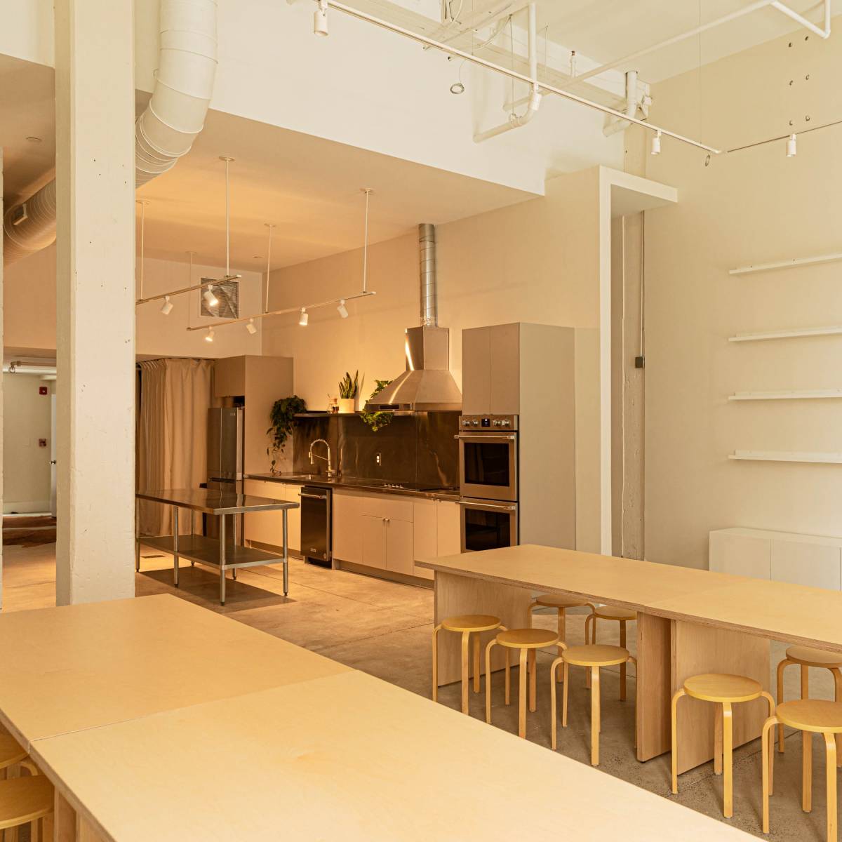 Ground Floor Warm Blank Studio with Tall Ceilings and Street Load-In ...