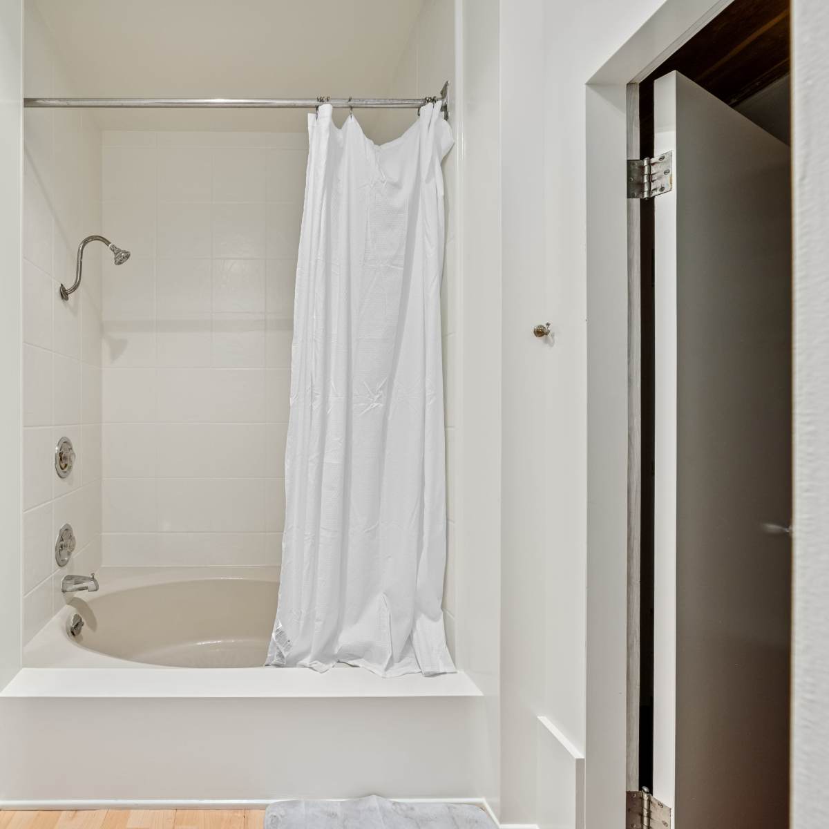 ECHO PARK 1970 AUTHENTIC DECOR, Los Angeles, CA | Production | Peerspace