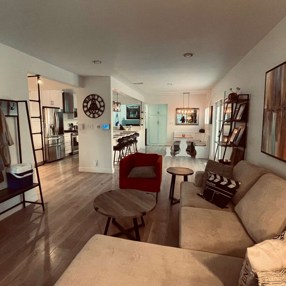 Suburb beautiful clean spacious Home with pool and recording studio ...