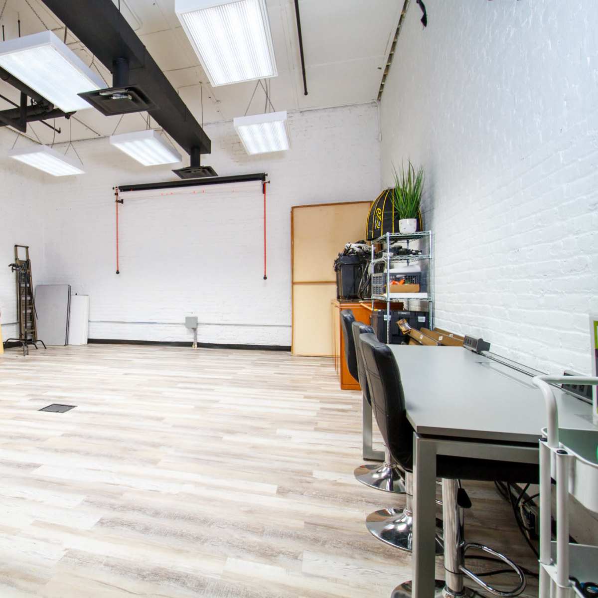 Vibrant and Fully Equipped Photo Studio on Museum Row, Louisville, KY ...