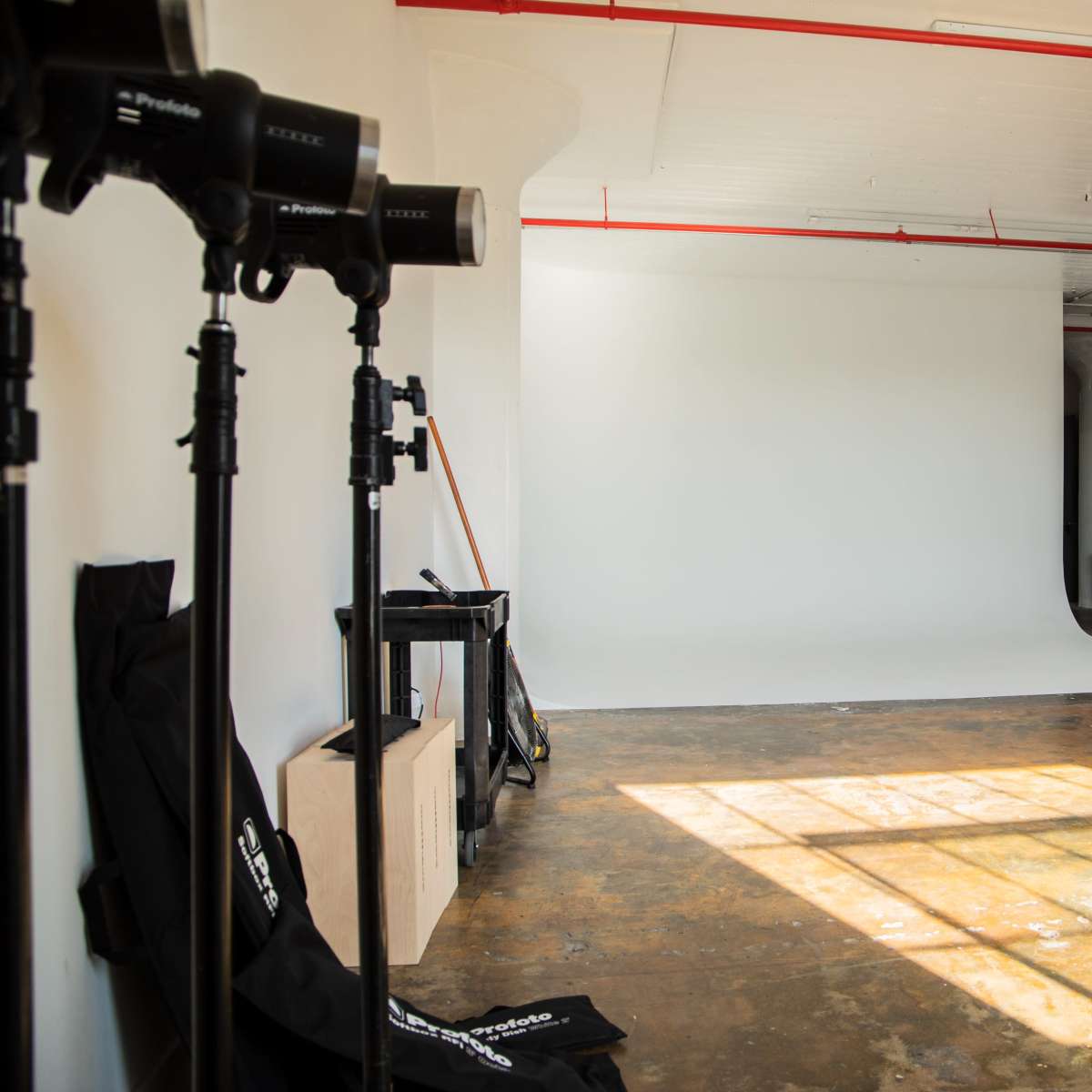 PROFOTO EQUIPPED NATURAL LIGHT CYC WALL STUDIO - ARTS DISTRICT, Los ...