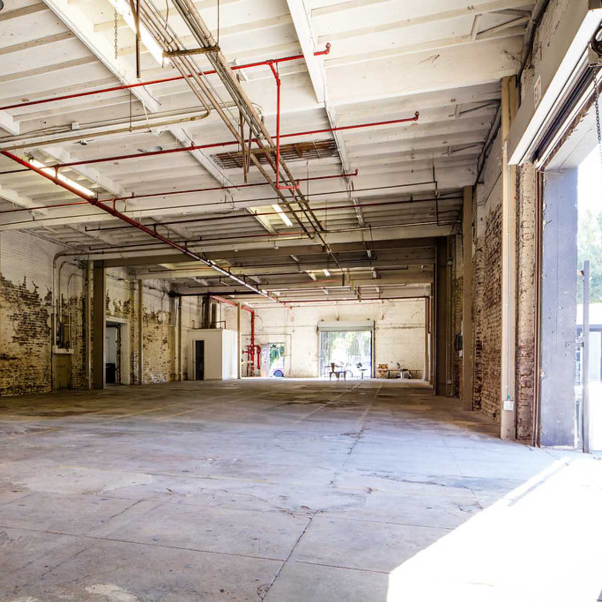 HUGE INDUSTRIAL WAREHOUSE - BRICK ACCENT/ VINTAGE DOORS/ DRIVE-IN ...