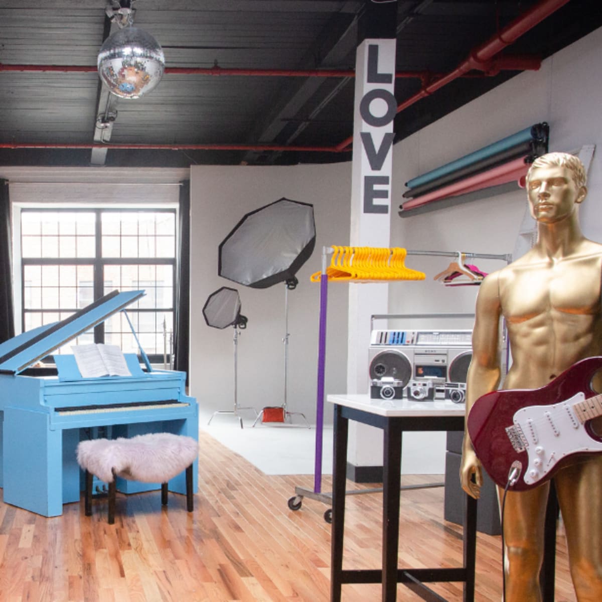 SUPER SUMMER SALE Creative Props Studio Corner Cyc Skylight Profoto ...