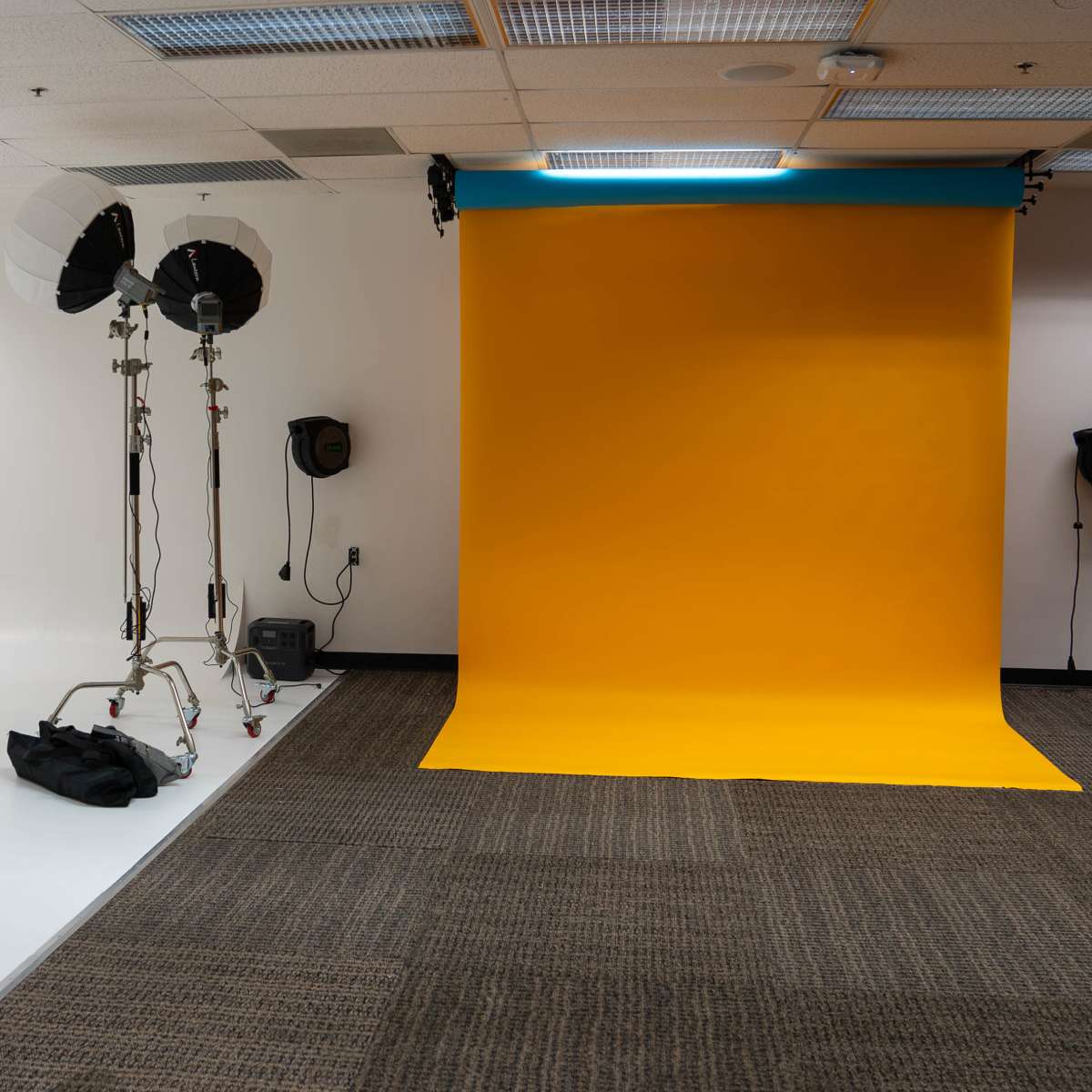 Exclusive studio w/ 25ft CYC Wall and backdrops, Orlando, FL ...
