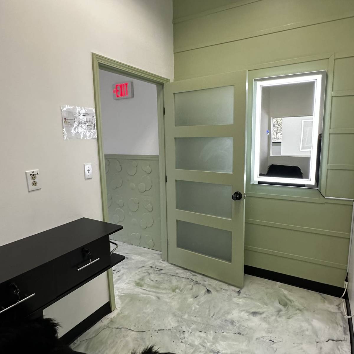 Chic Salon Suite Near ATL Airport Perfect For Stylist & Content ...