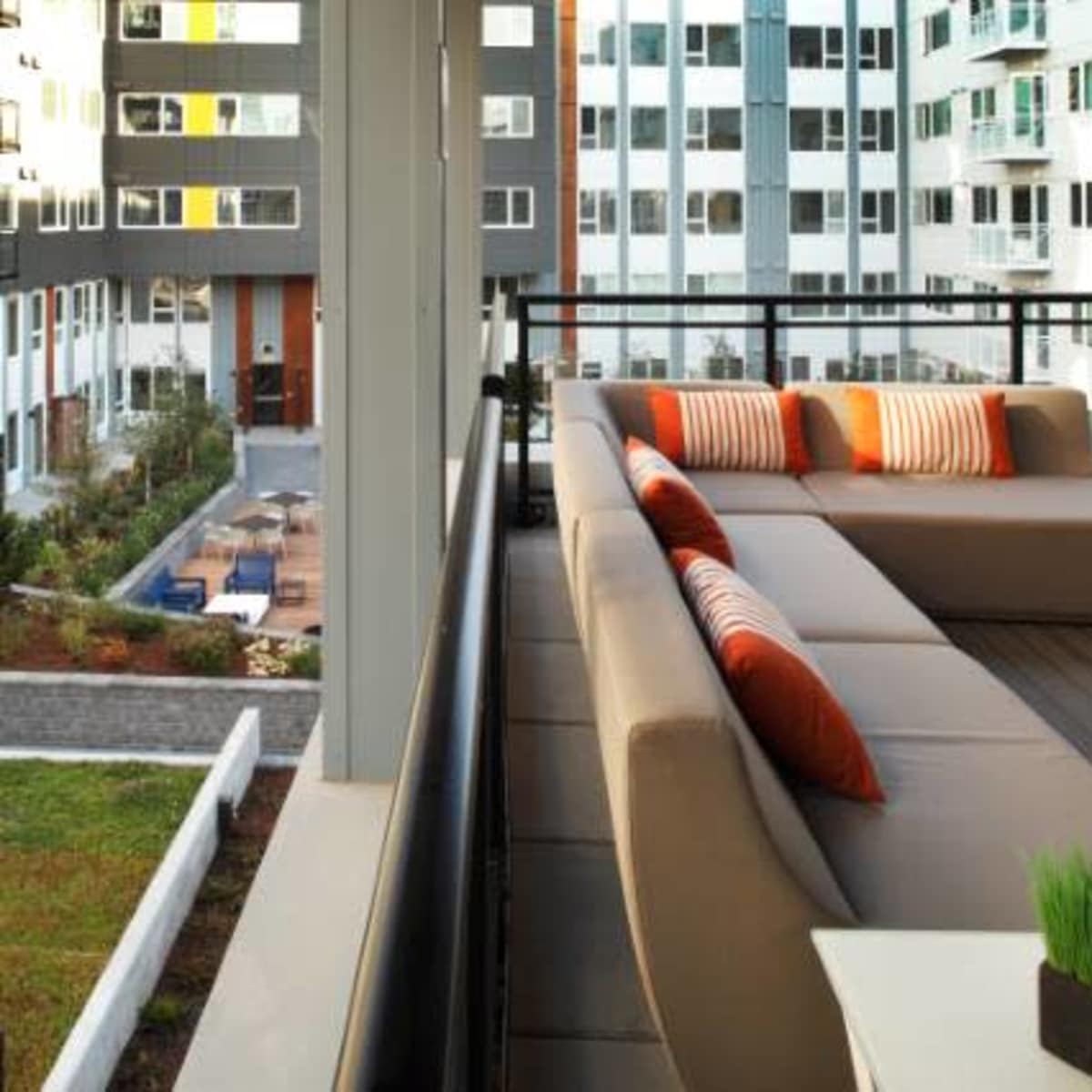 Amazing Lounge with Seating Pool Table Perfect for your Next Event ...