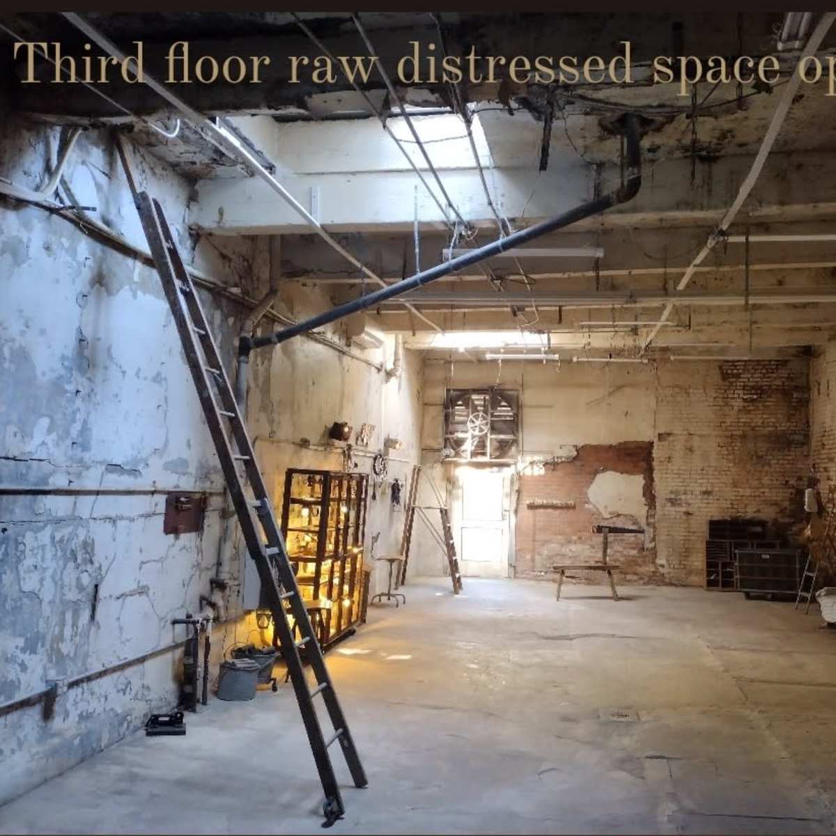 Seamless Screens in Industrial Building w/ Multiple Settings, Brooklyn ...