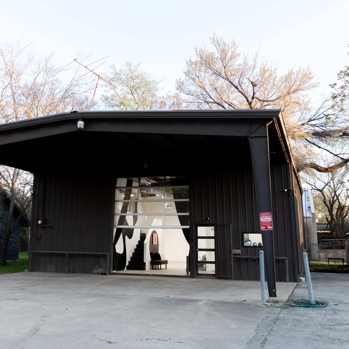 Vibrant Retro meets Modern Dallas Photography Studio and Creative Space ...