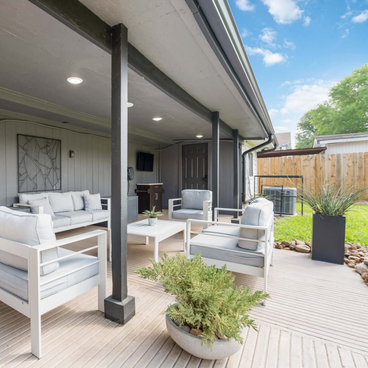 Elegant Gated Home & Beautiful Patio Space, Houston, TX | Event | Peerspace