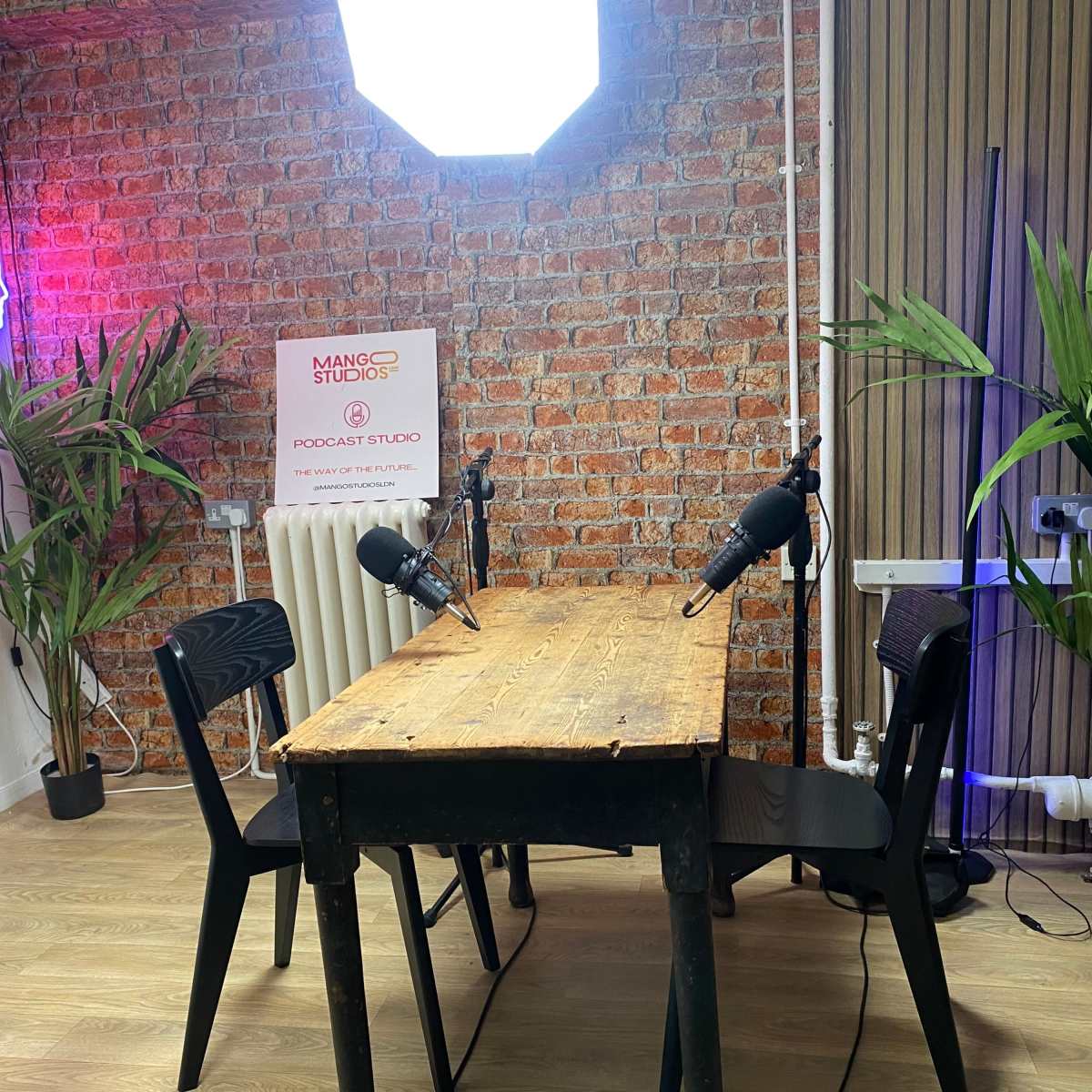 Mango Studios LDN | Amazing Podcast Studio, London | Production | Peerspace