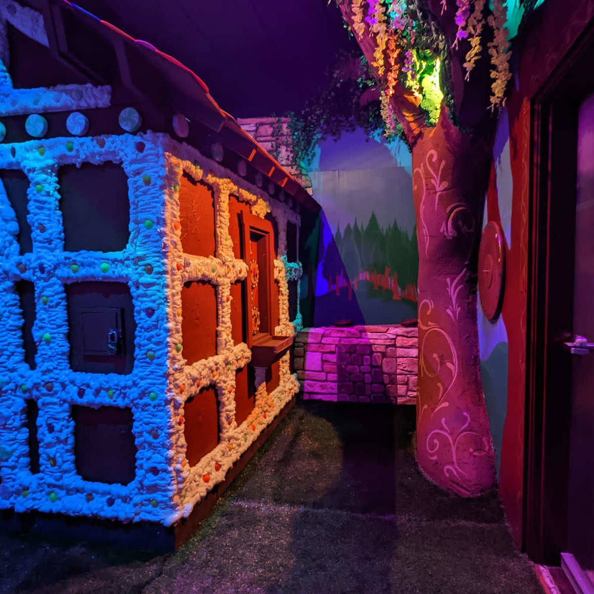 Vibrant Escape room space for shoots, Table top hosting and film ...