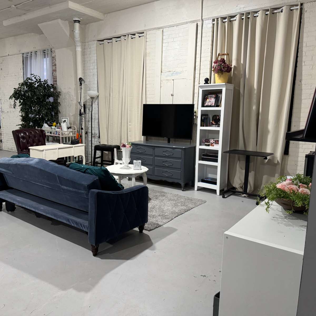 Downtown Indianapolis Studio Bright & Spacious with Stunning Natural ...