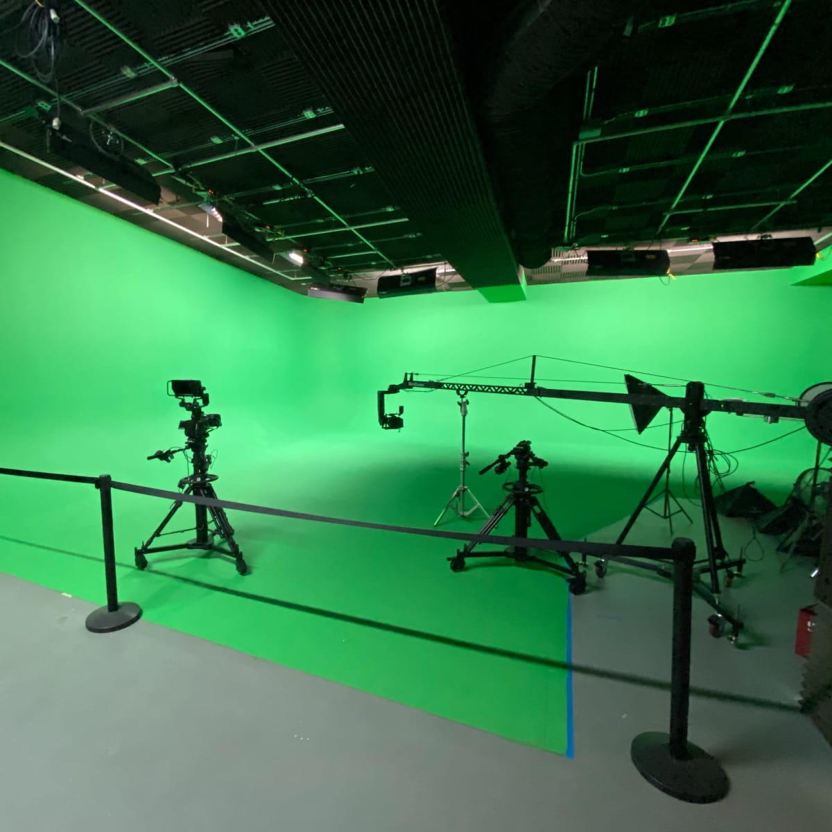 HUGE *PRE LIT* Green Screen Sound Stage, Burbank, CA | Production ...