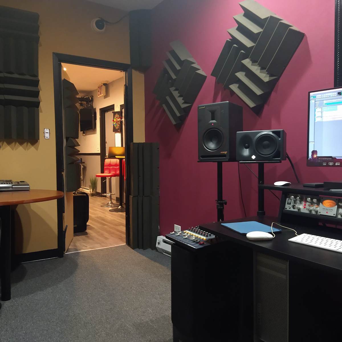 Cozy urban chic recording studio, Woodhaven, NY | Production | Peerspace