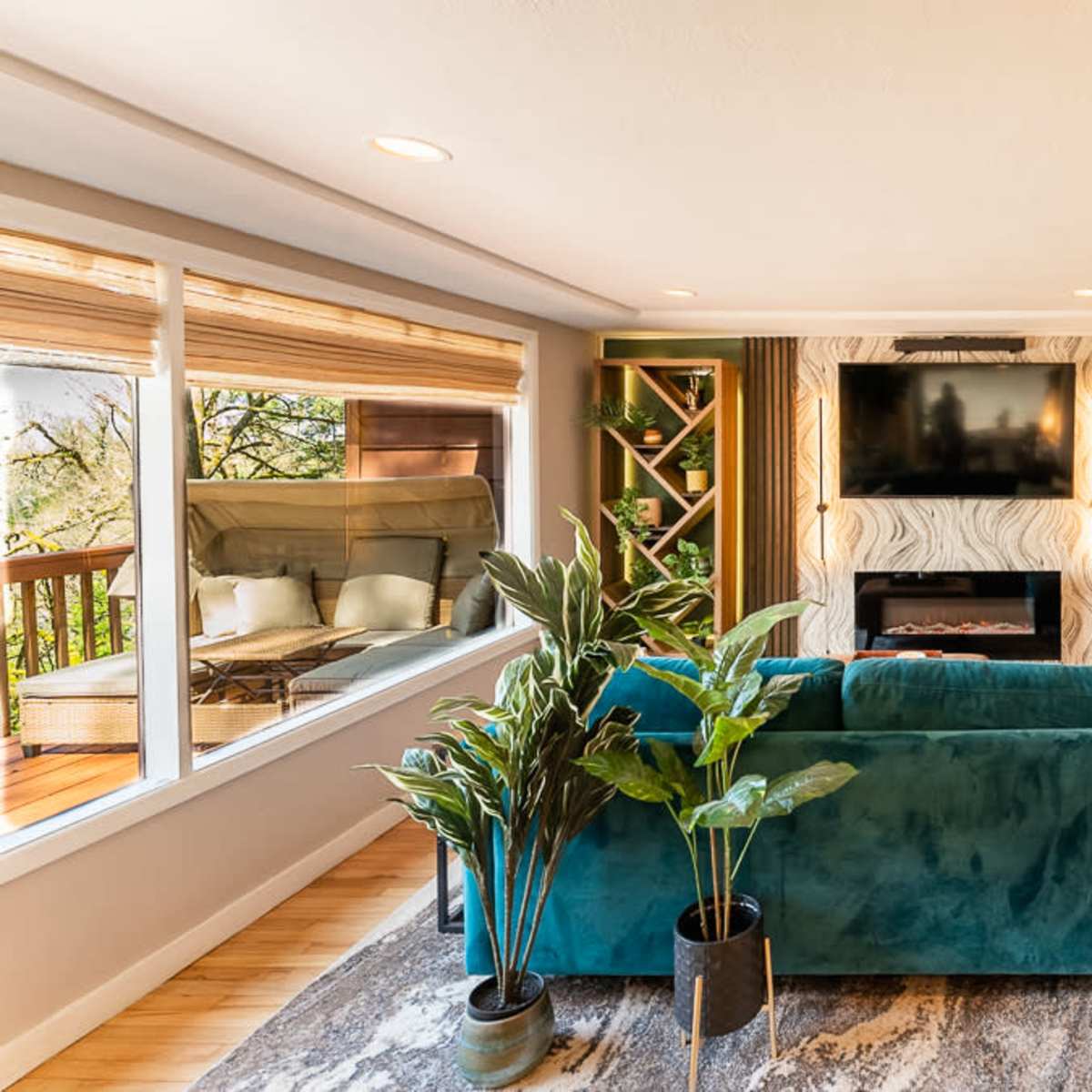 MCM Designer home with big windows near UO, Eugene, OR | Off-Site ...