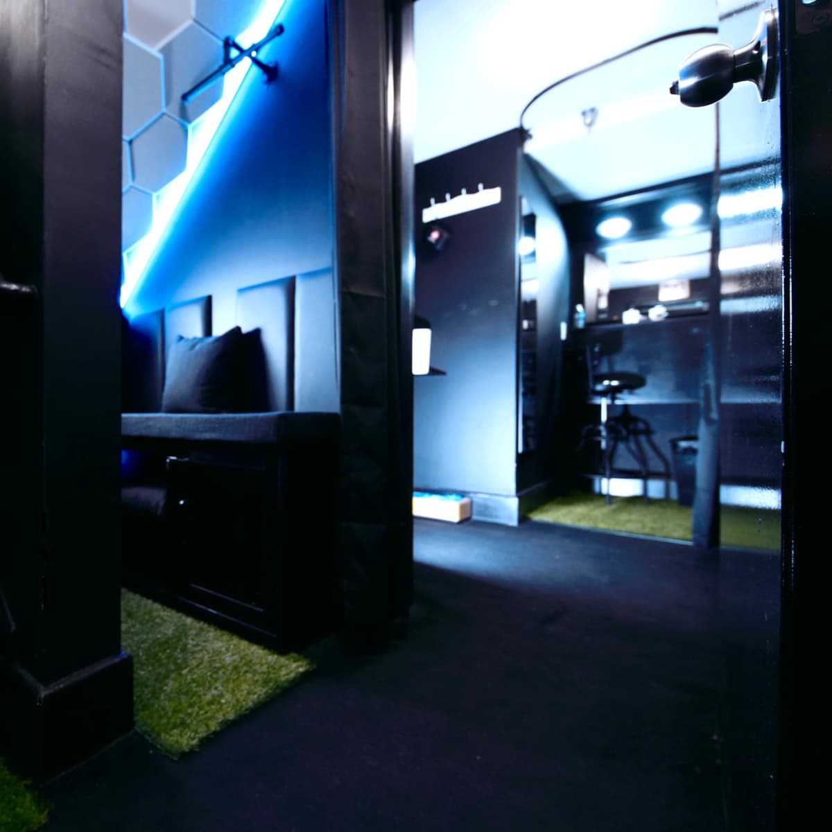 Multi-Cam Full Production House - Photo/Video Studio - Equip. Included ...