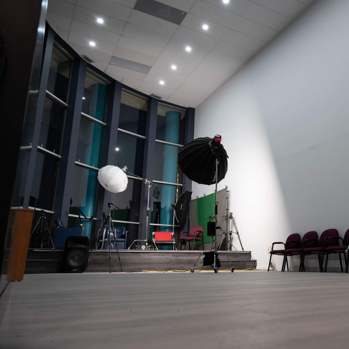 21 ft high ceiling Photo/Video Studio on Centre Street, Calgary | Off ...