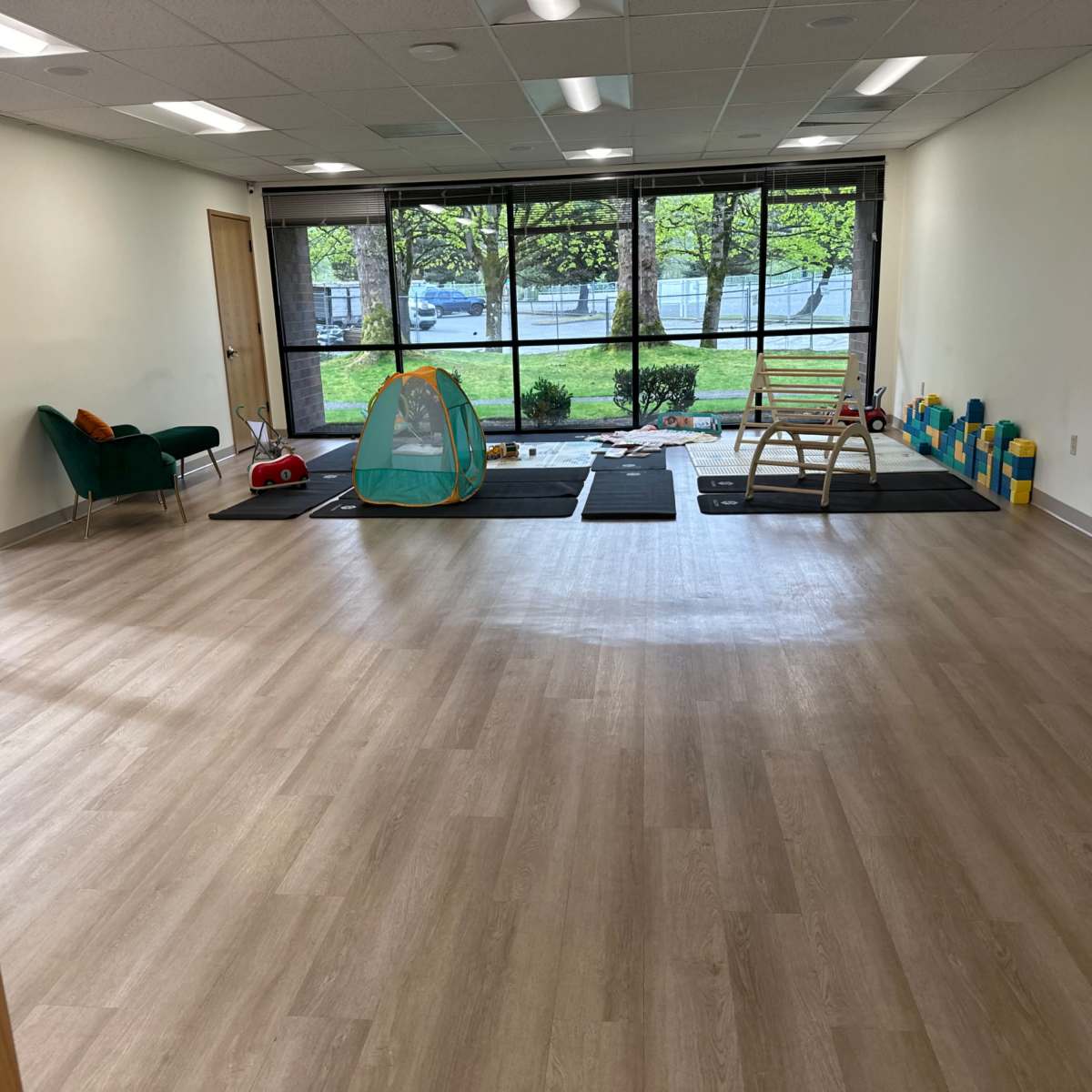 Large Open Studio + Lounge Area, Kirkland, WA | Event | Peerspace