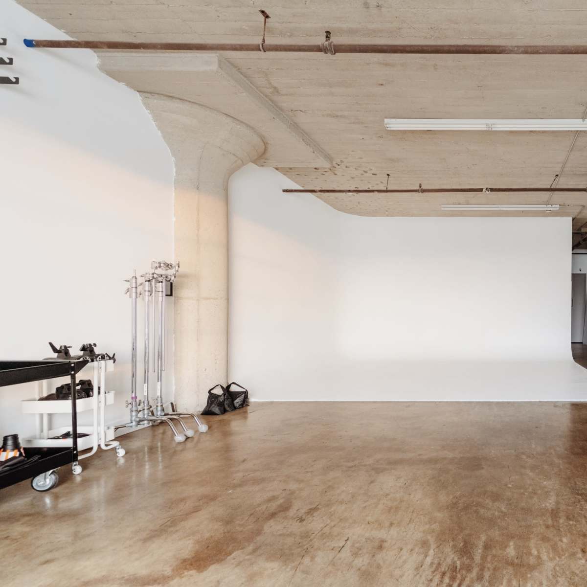 Bright, Cyc Wall Studio with Equipment and AC | DTLA [03], Los Angeles ...