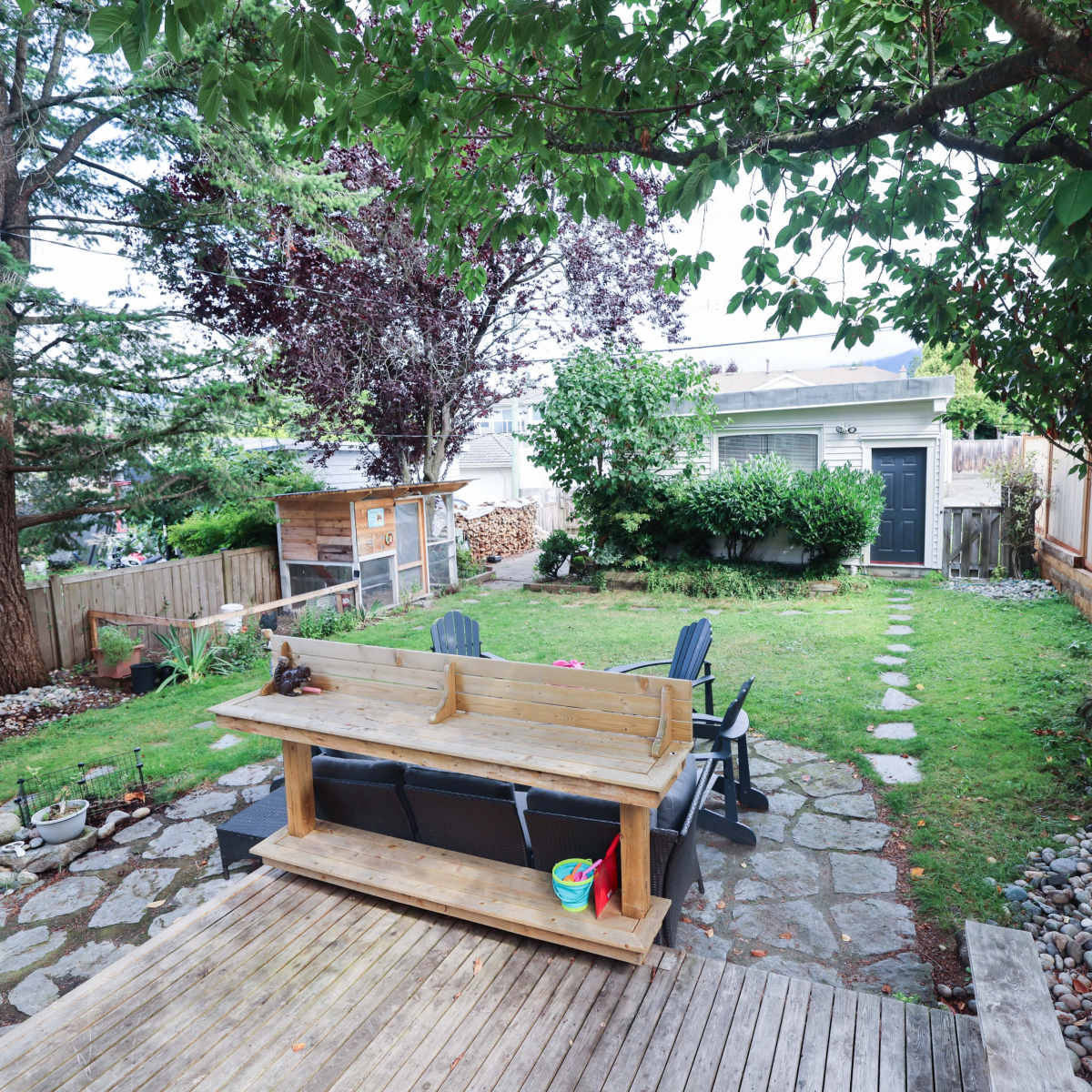 Pink heritage house on the hill with views of downtown, bridge and ...