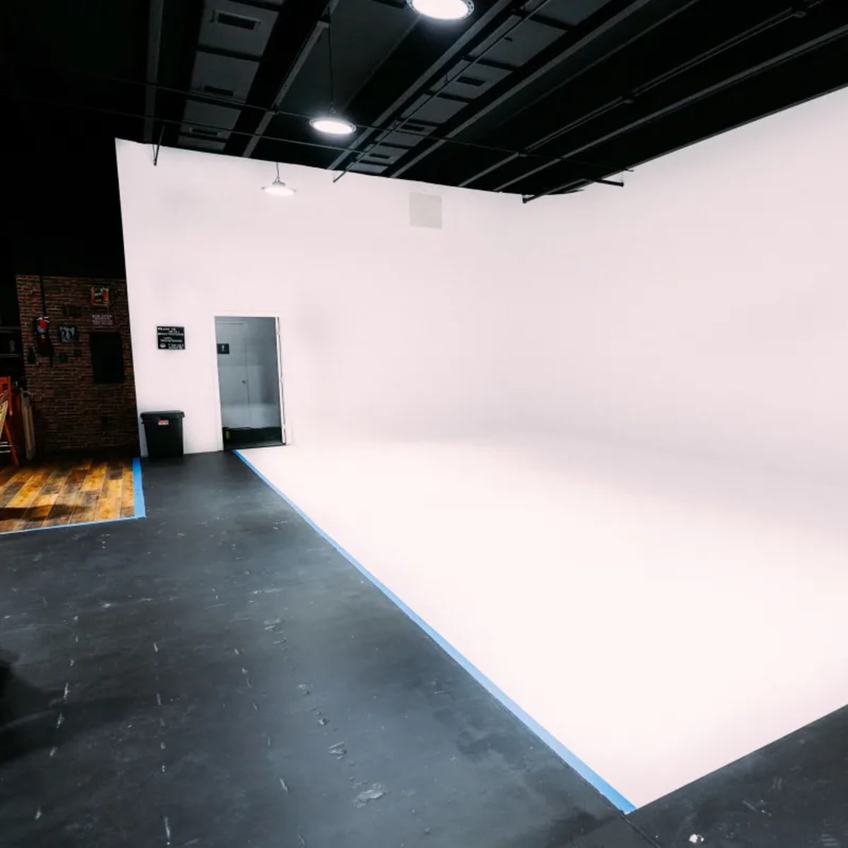 Large open canvas event space and photography studio, plantation, FL ...