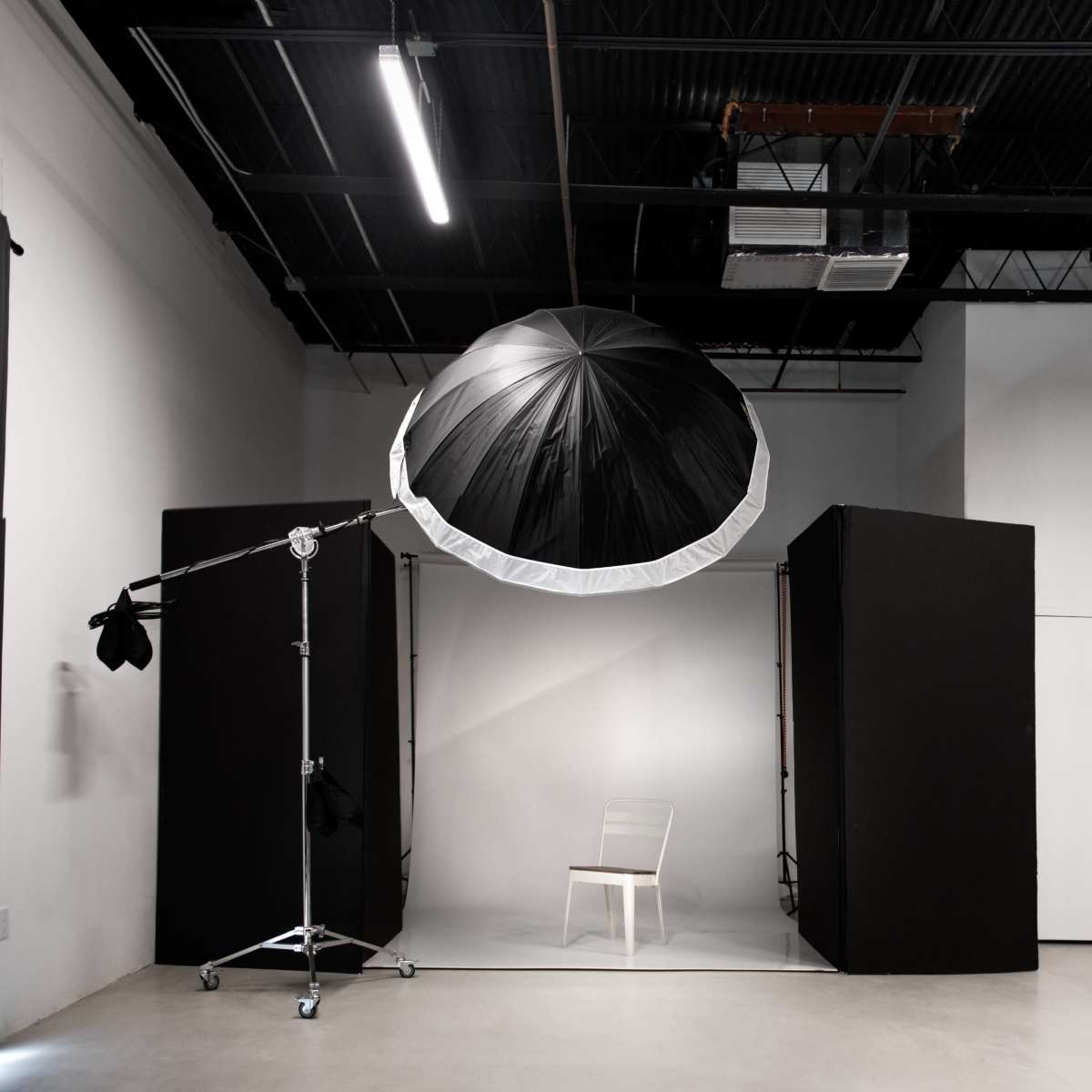 Open Layout Studio with 15ft Ceilings - Make Up Station - Lounge Area ...