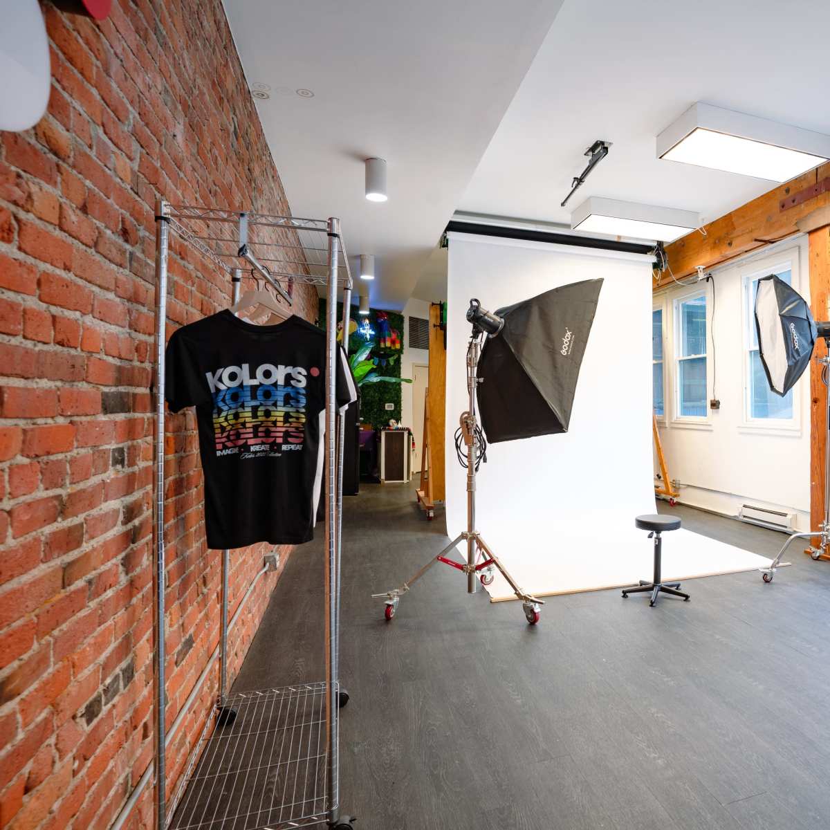KOLORS STUDIOS - Multi creative studio in Downtown Seattle. (Boho Room, phone booth, brick walls ...