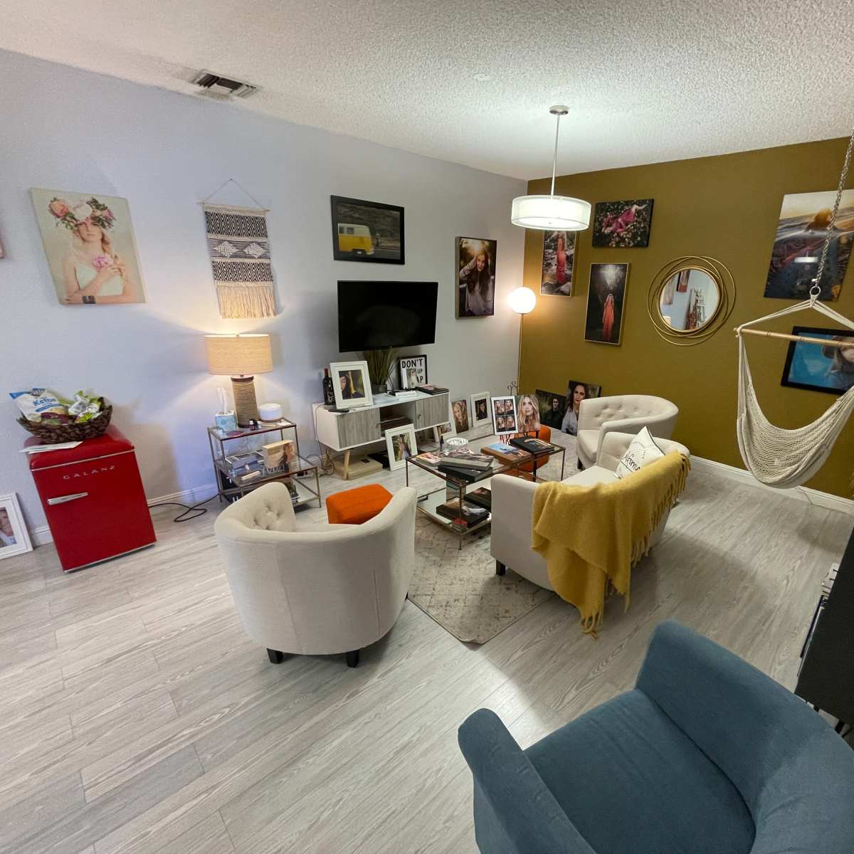 Renee Bowen Photography | Cozy & Fun Photo Studio Office Space, Newhall ...