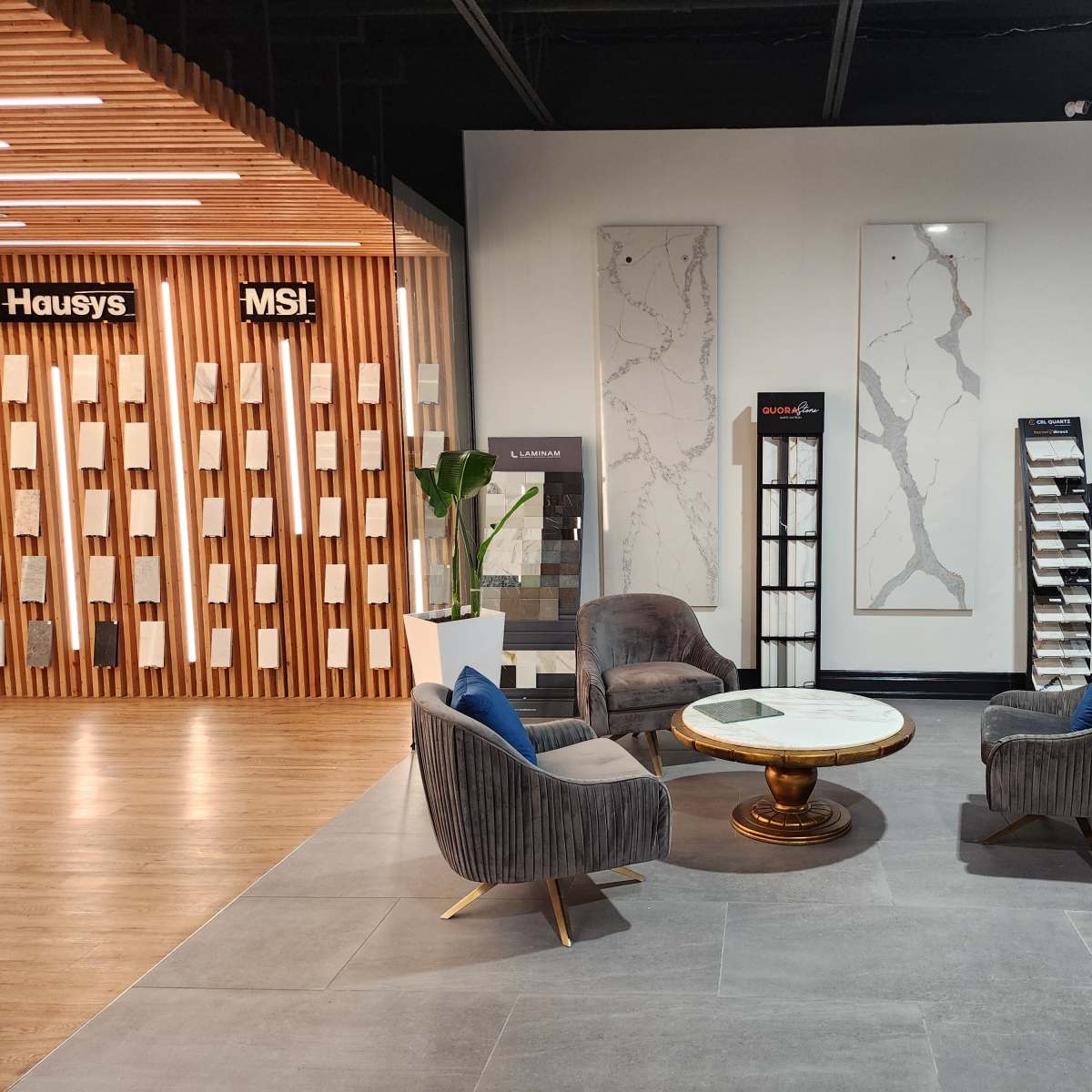 Centrally located high end modern retail showroom, Mississauga ...