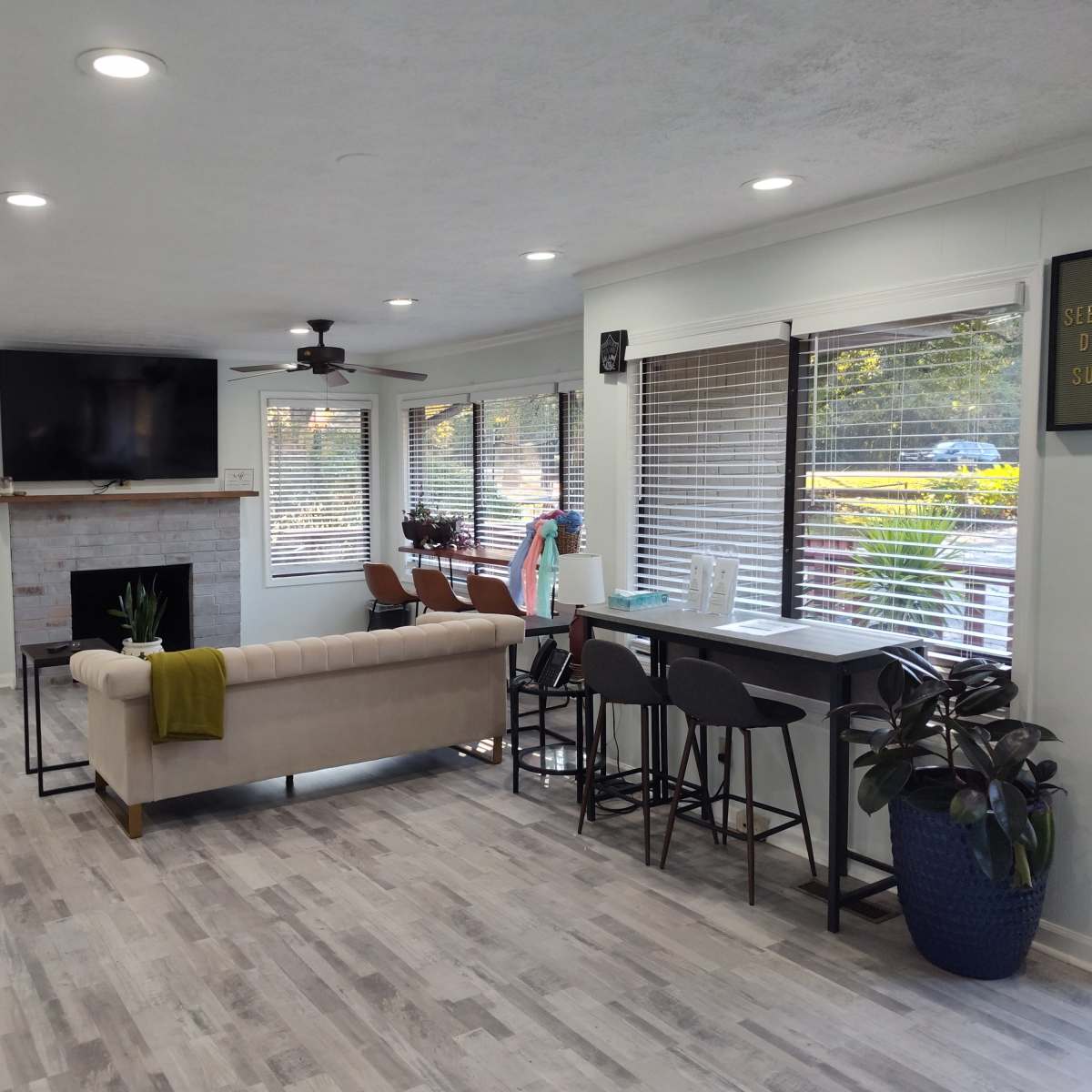 Multi Use office and meeting spaces with a laid back vibe. This space ...