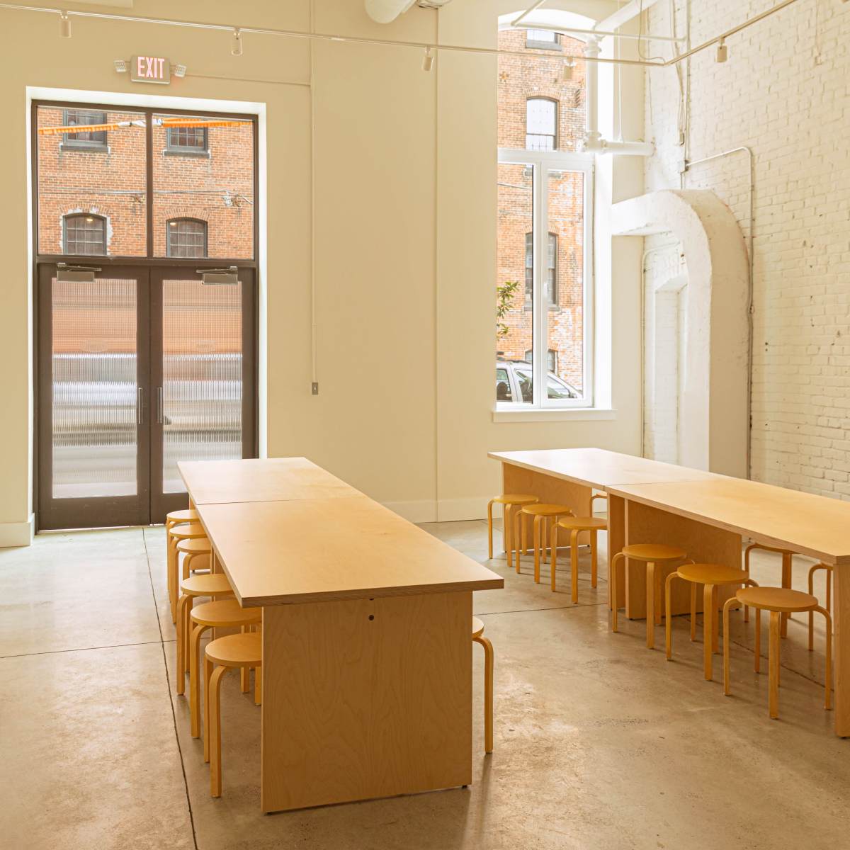 Ground Floor Warm Blank Studio with Tall Ceilings and Street Load-In ...