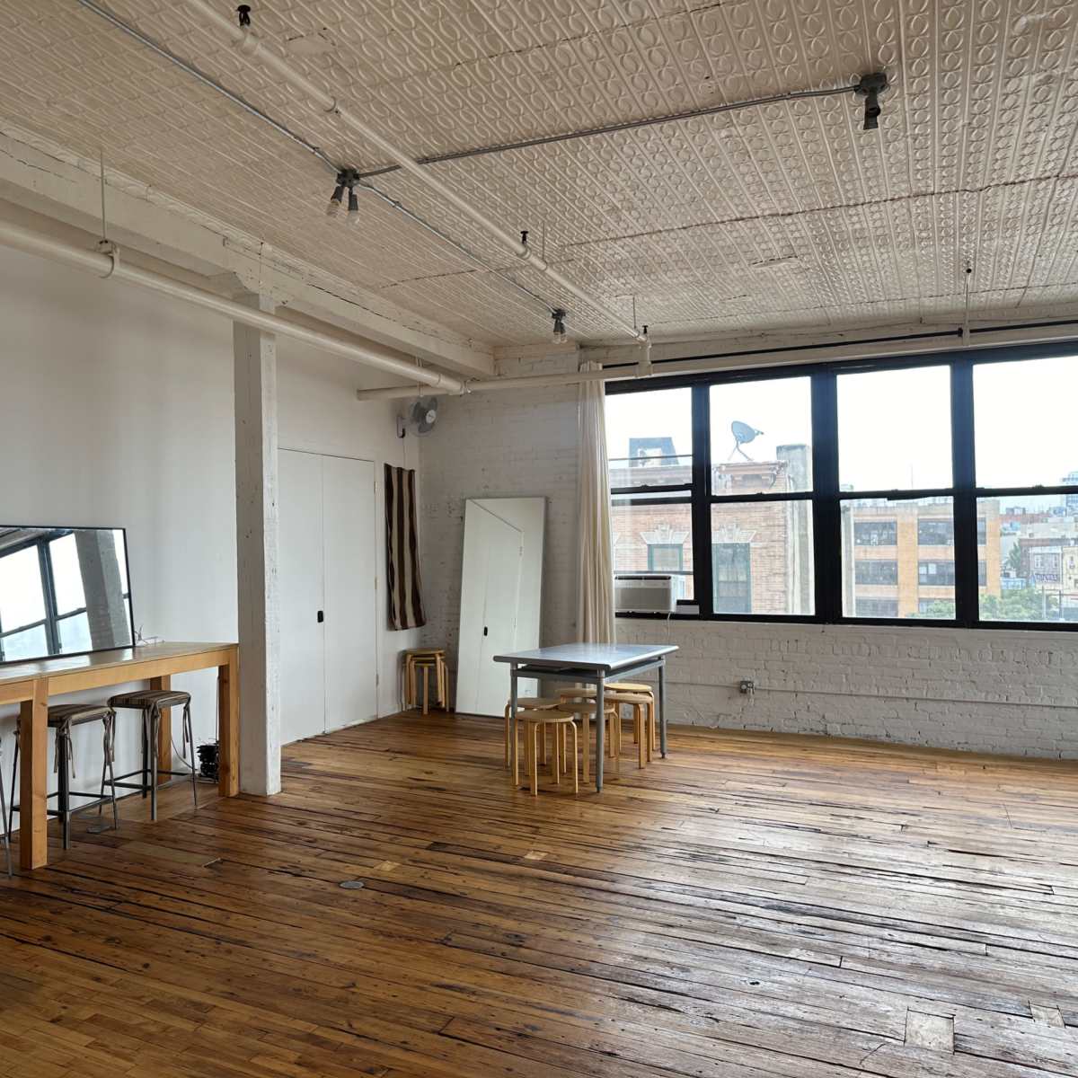 The Current Residence | Natural Daylight Industrial Loft/Studio in ...