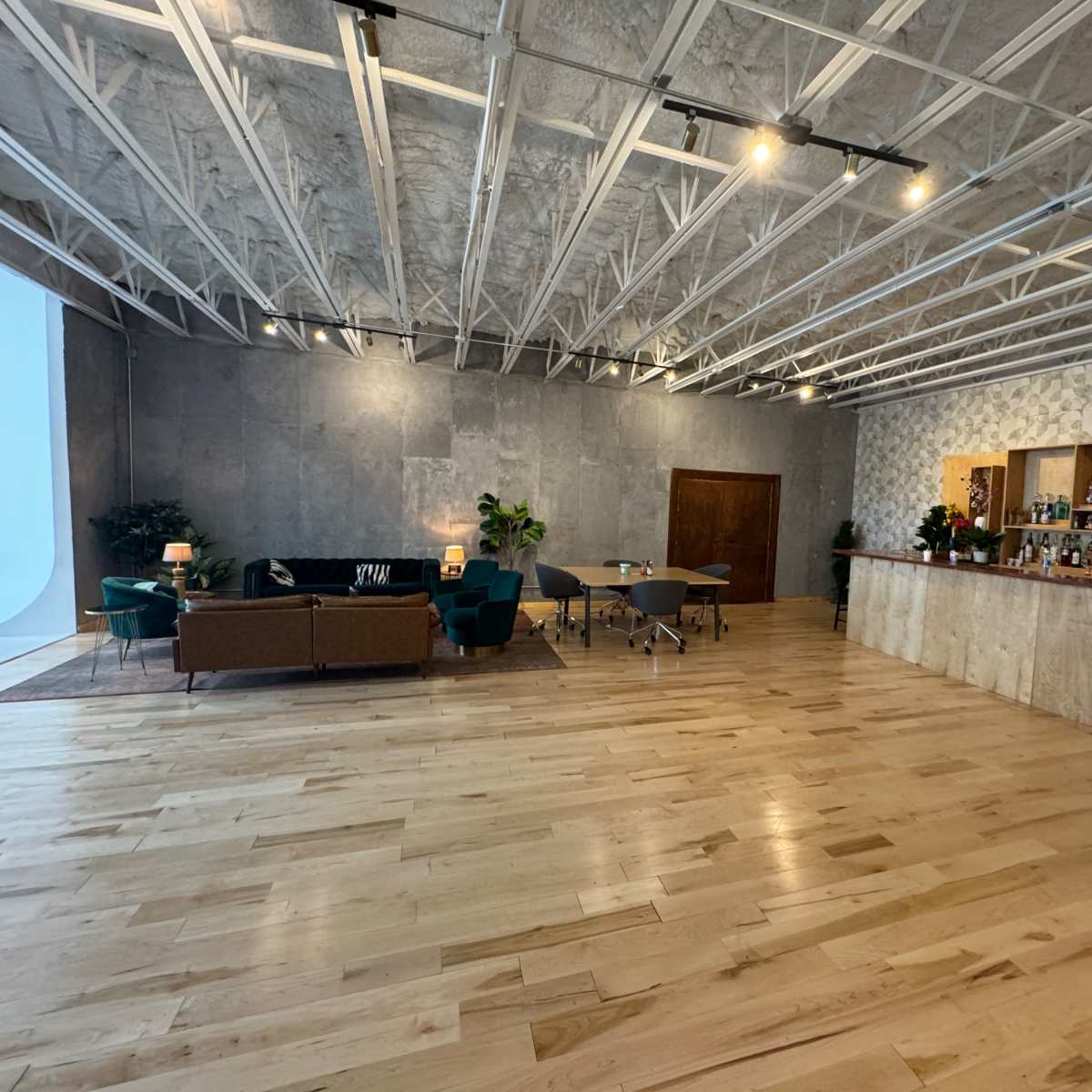 SPACIOUS PRODUCTION STUDIO WITH LARGE CYCLORAMA IN GOWANUS, BROOKLYN ...