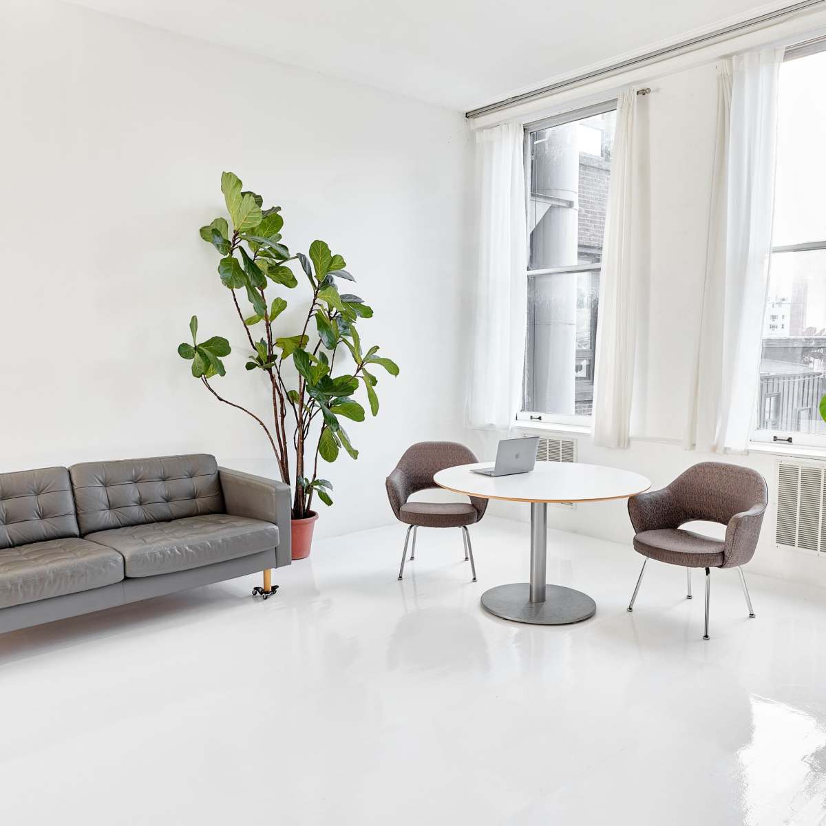 Dakota Studio | 5th Avenue Studio with Pristine Shoot-in Kitchen and ...