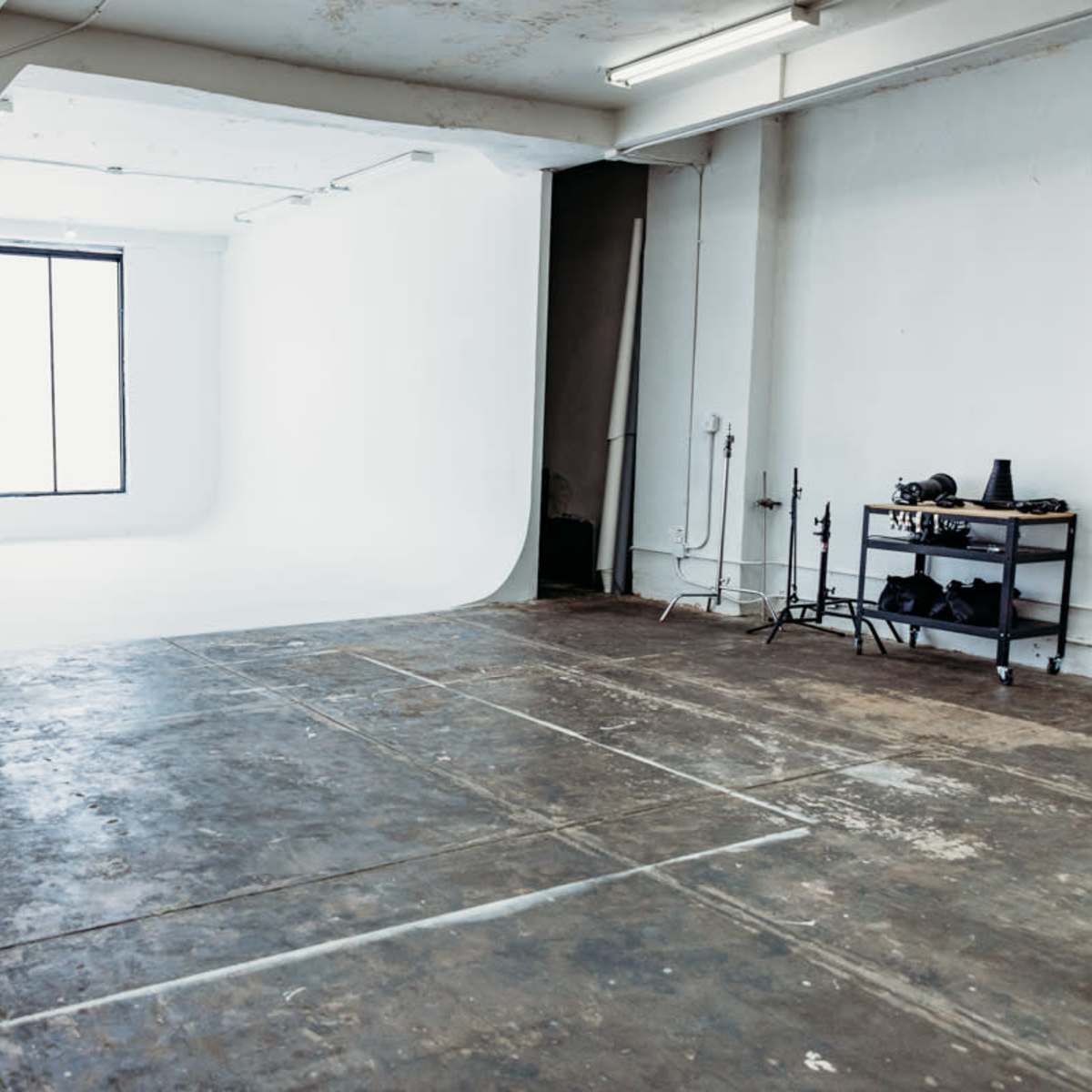 Stunning Natural Daylight industrial Studio with Concrete Floors in ...