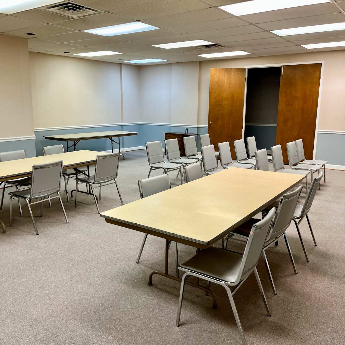 Spacious Conference Room Perfect for Meetings, Workshops, Classroom and ...