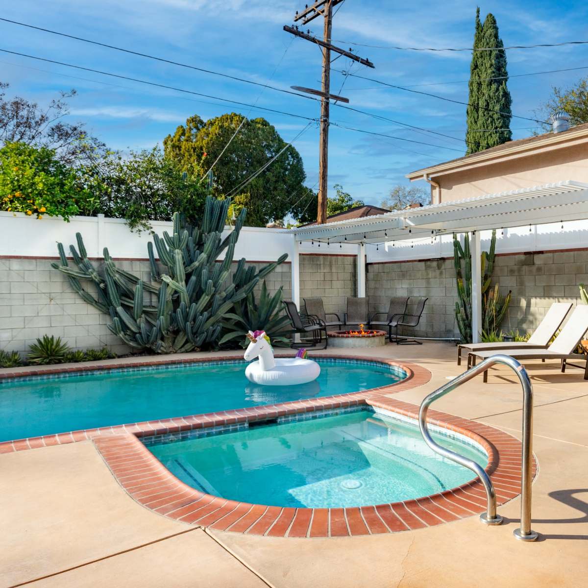 Versatile space with POOL-JACUZZI for Filming & Meetings Near Burbank ...
