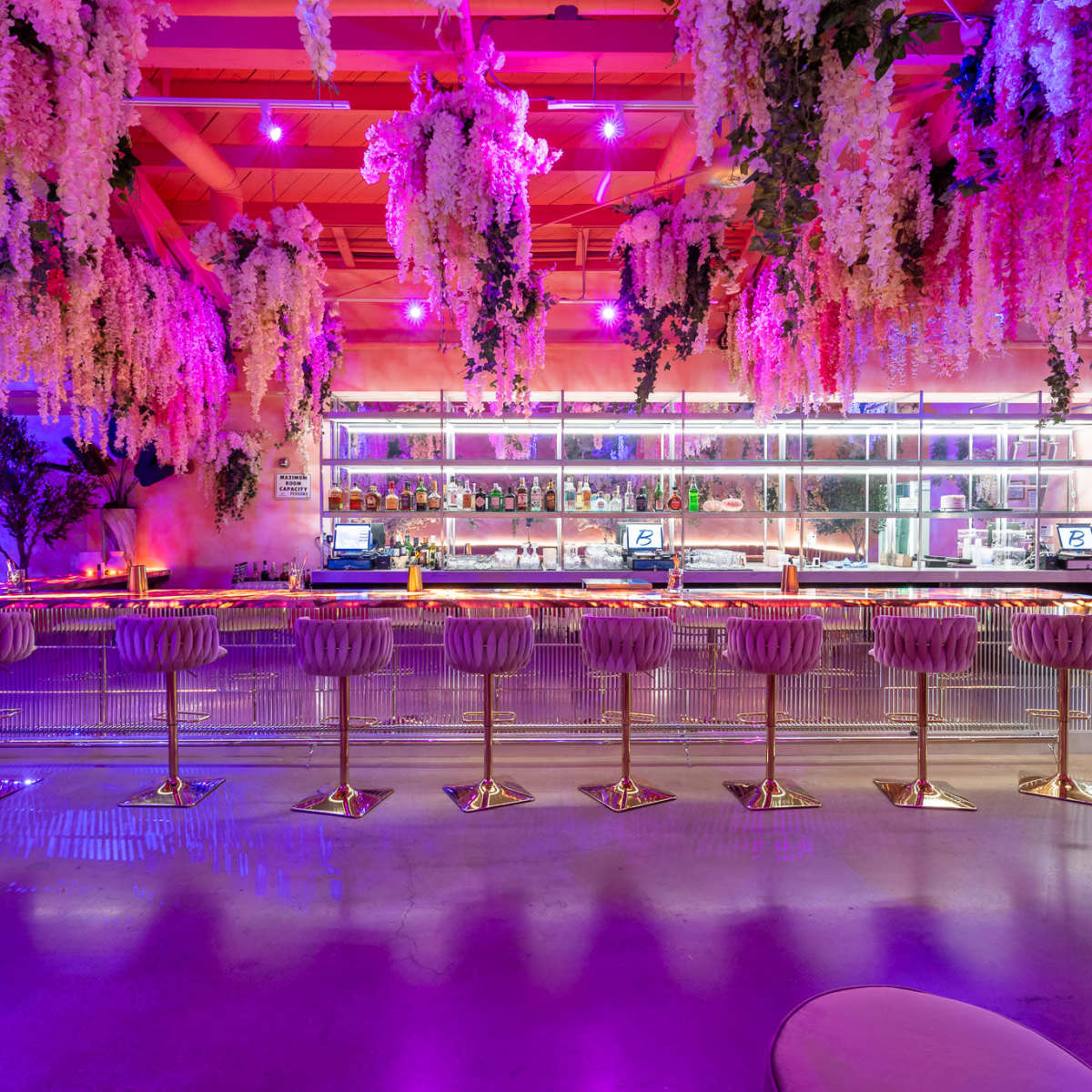 Spacious Romantic Floral Upscale Event Space with Sound System and Full ...