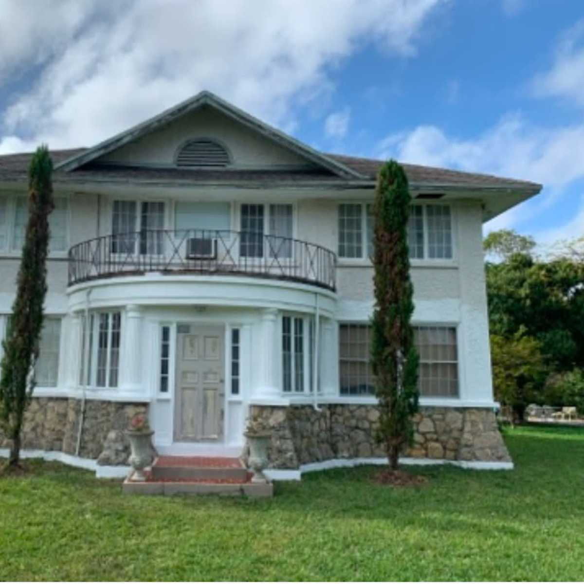 Beautiful Historic House, one Acre Land, MIAMI, FL | Production | Peerspace