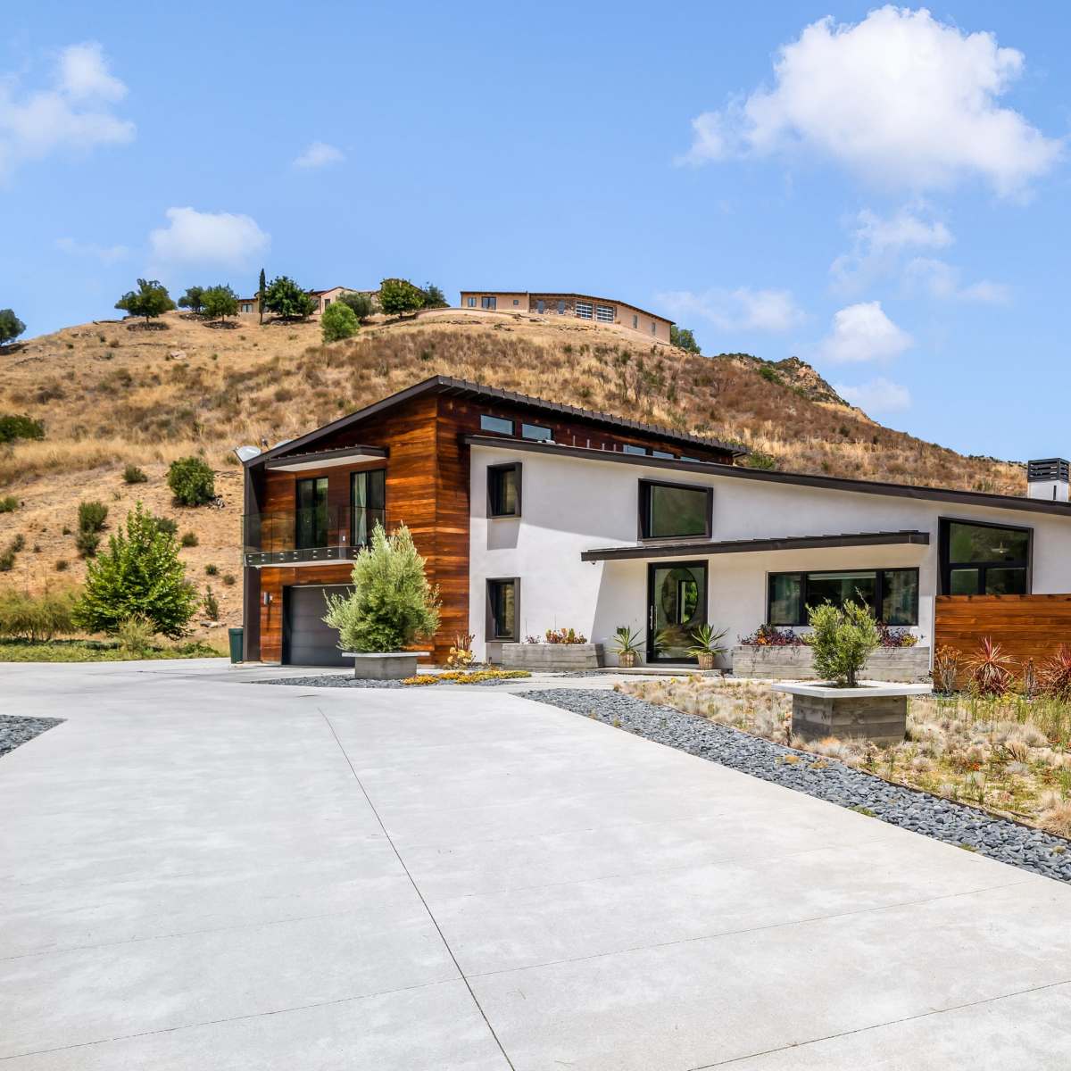 RUSTIC-MODERN 2-STORY HOUSE IN SCENIC WILDERNESS, Agoura, CA ...