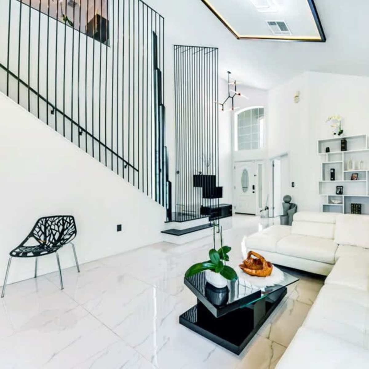 Ultra Modern Space with 22ft Ceiling & private pool, Kissimmee, FL ...