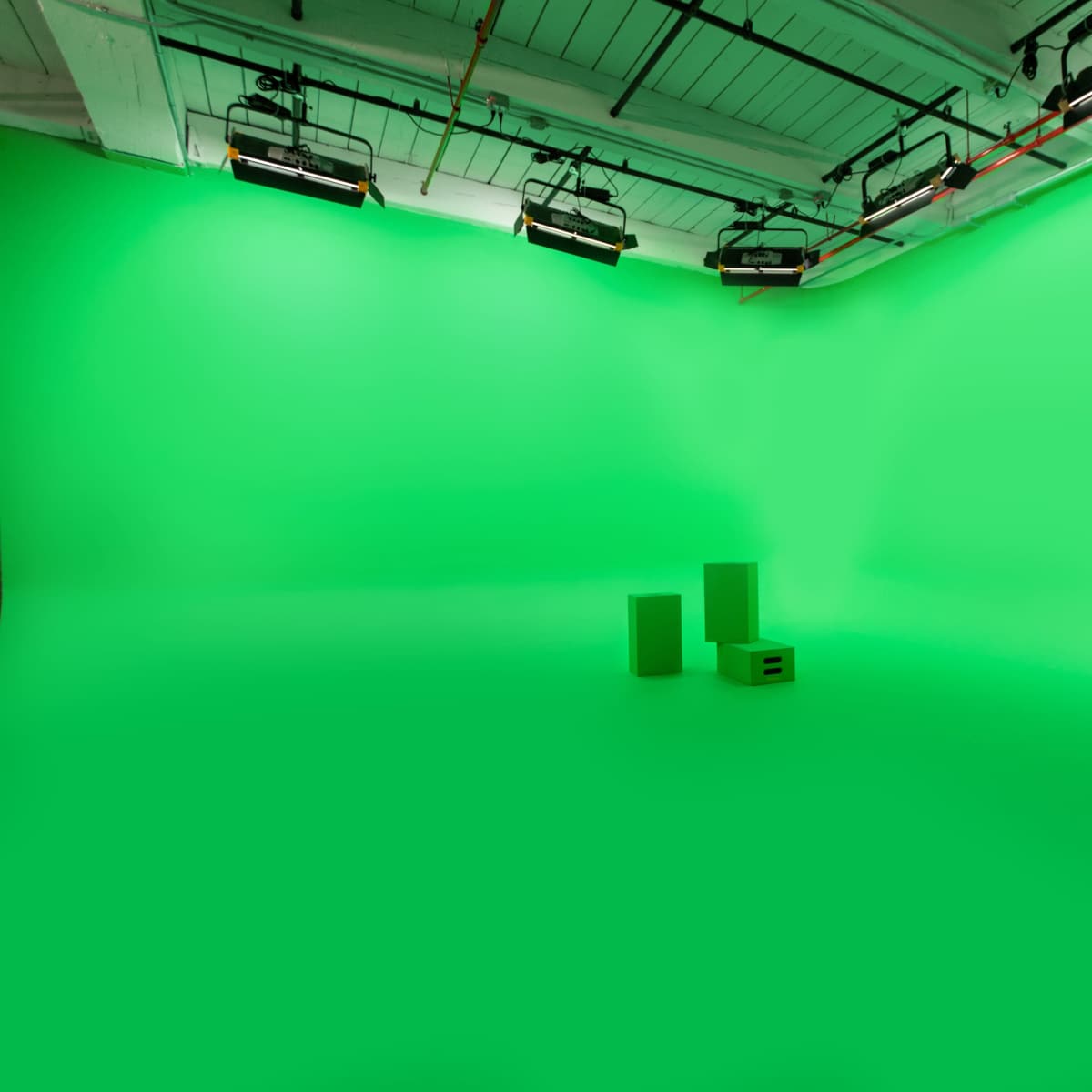 AMAZING Pre-lit 2-Wall Greenscreen Cyclorama with 5 RGB LED Panels ...
