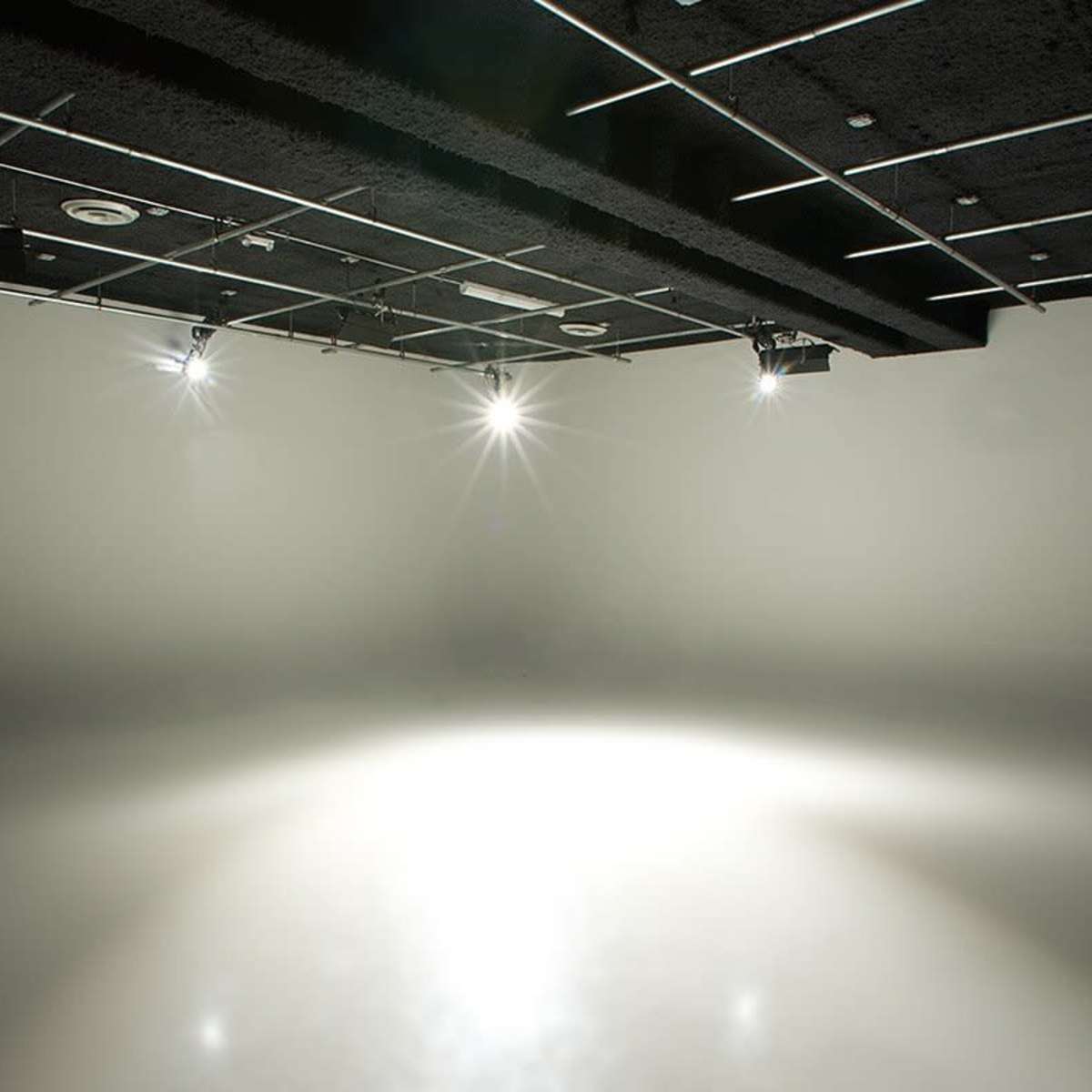 White Cyc Studio, Milwaukee, WI | Production | Peerspace