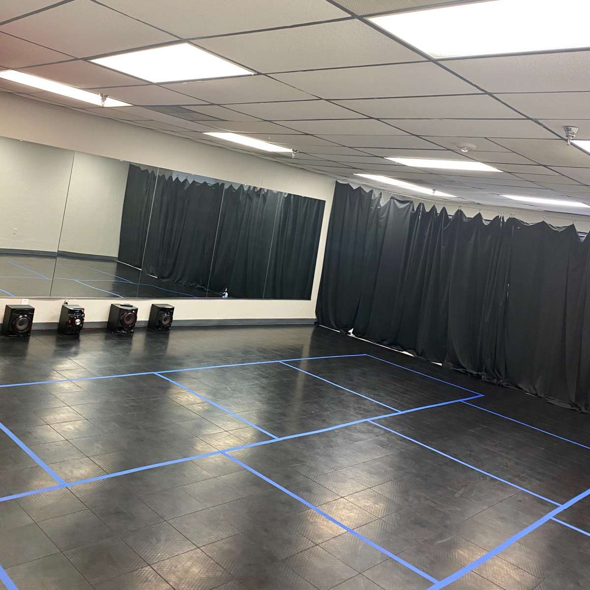Clean Dance Studio with Open Floor Plan, Dallas, TX | Event | Peerspace