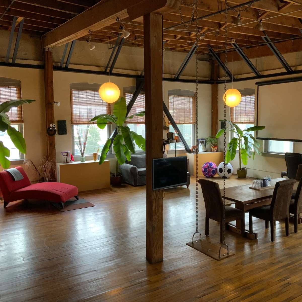AMAZING TOP FLOOR WORK/LIVE LOFT - Professional Creative Space: 12ft ...