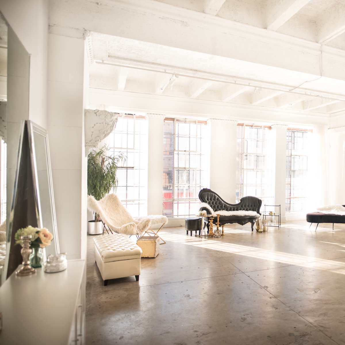 DTLA Grand Loft with High Ceilings, Los Angeles, CA | Production ...
