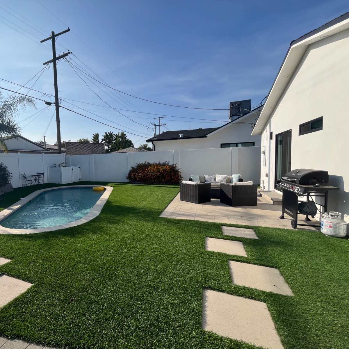 Lovely backyard in North Hollywood with pool, fire pit and patio area ...