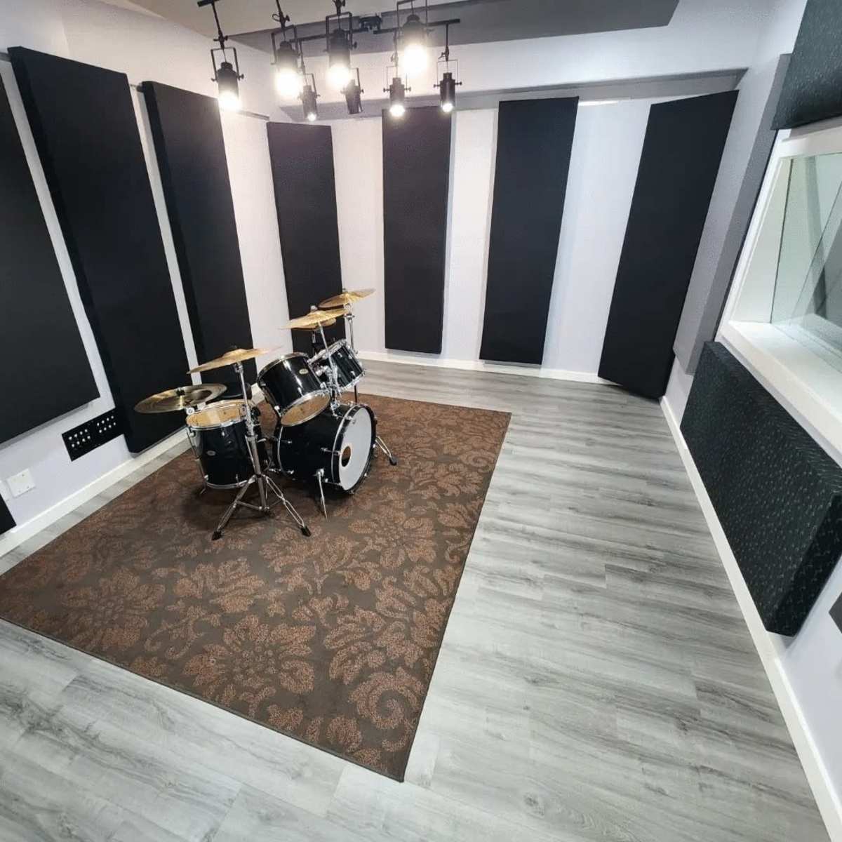 A new top-of-the-line professional recording studio, Vista, CA ...